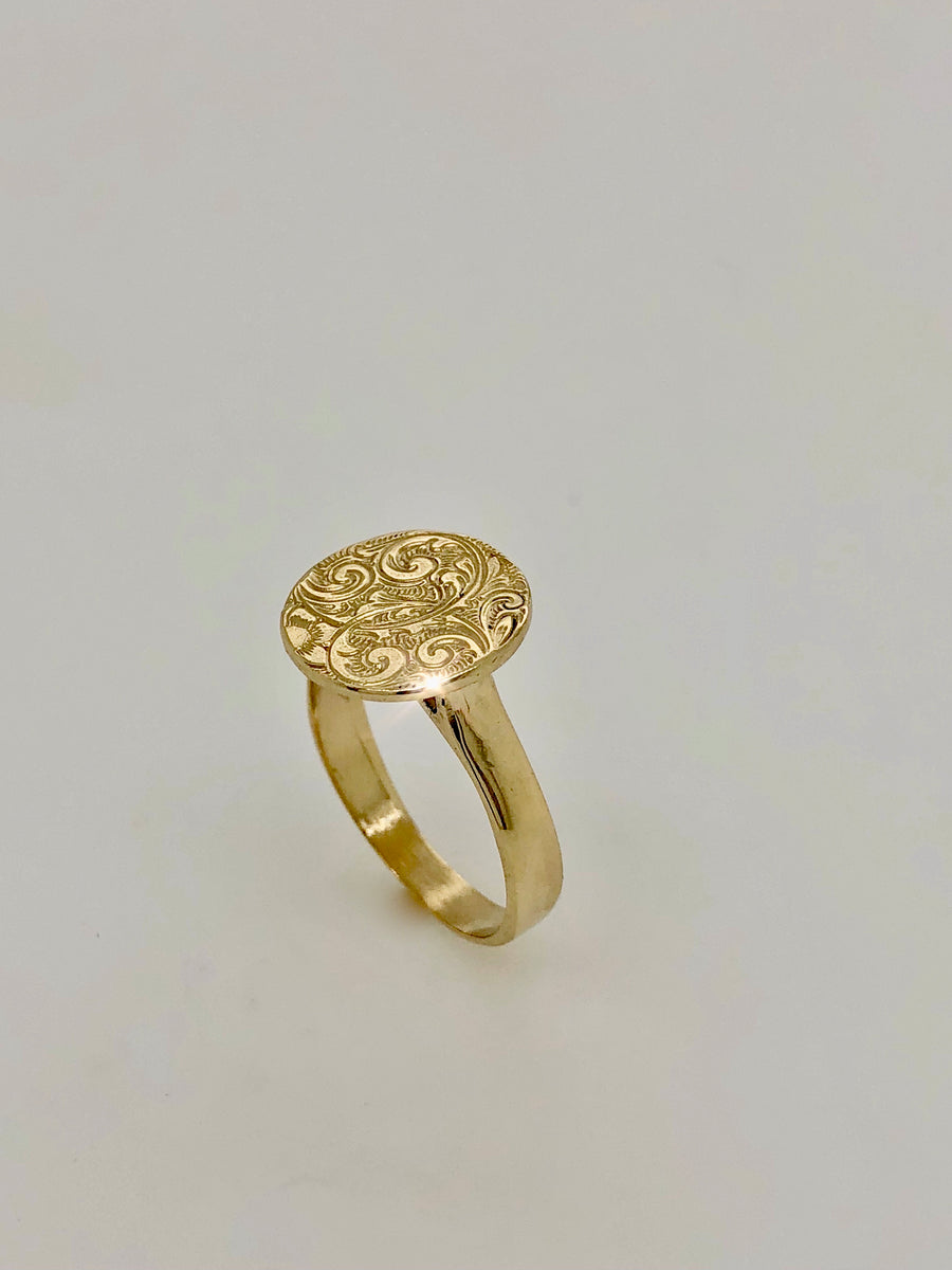 9ct Gold Engraved Penny Ring J485 – Jeeba Jewellery